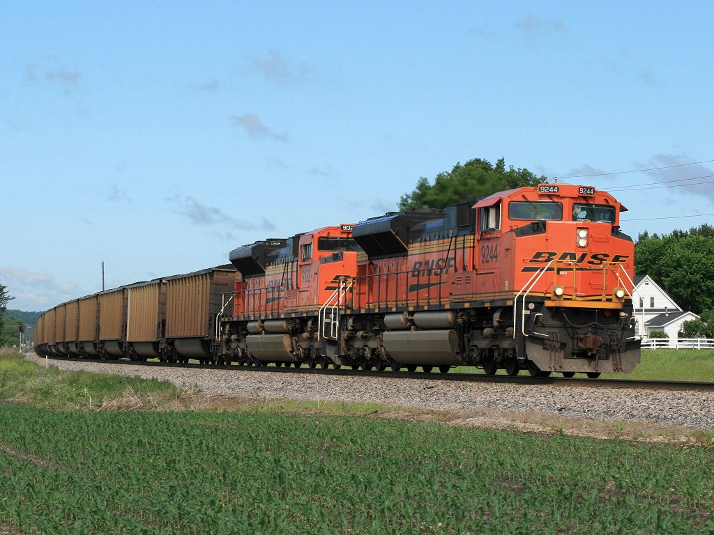 BNSF 9244